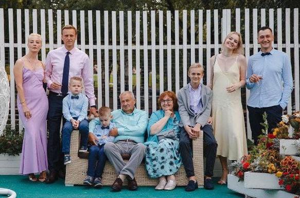 Семья Алексея Навального подала иск к колонии требуя свиданий